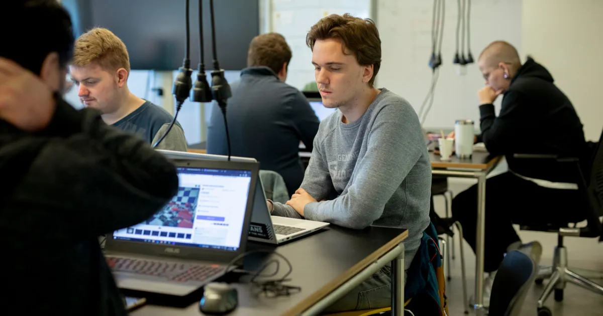 HvA-studenten minder tevreden bij NSE, HvA neemt maatregelen | Nieuws | HvA